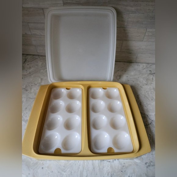 Tupperware | Kitchen | Vintage Tupperware 7233 Deviled Egg Keeper ...